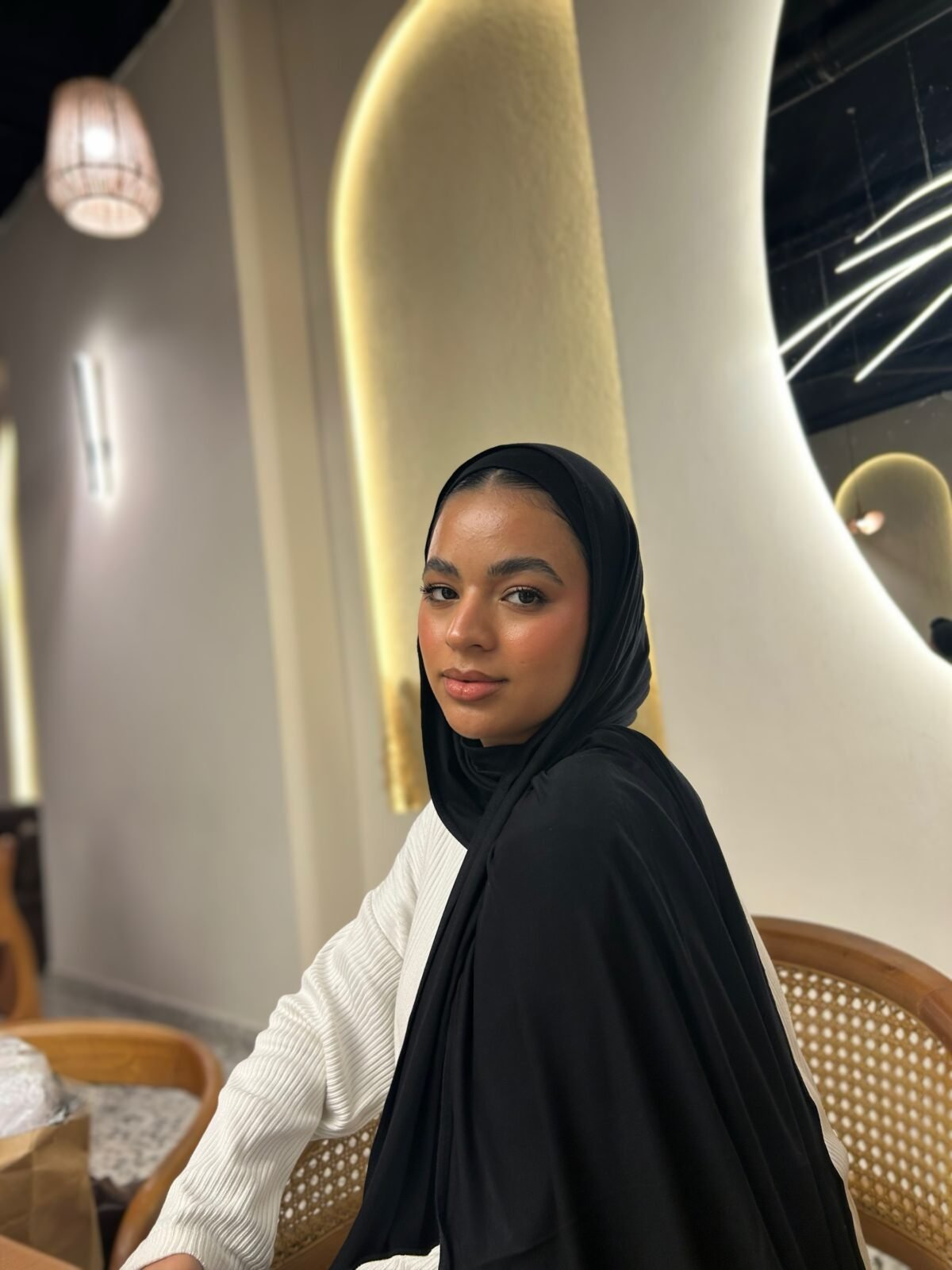 Mohra Velvet Black – MOHRAA